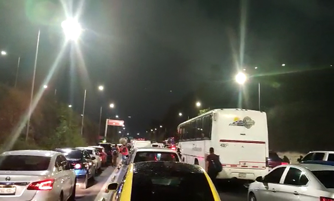Gaseros bloquean la carretera México- Pachuca Gaseros bloquean la carretera México- Pachuca
